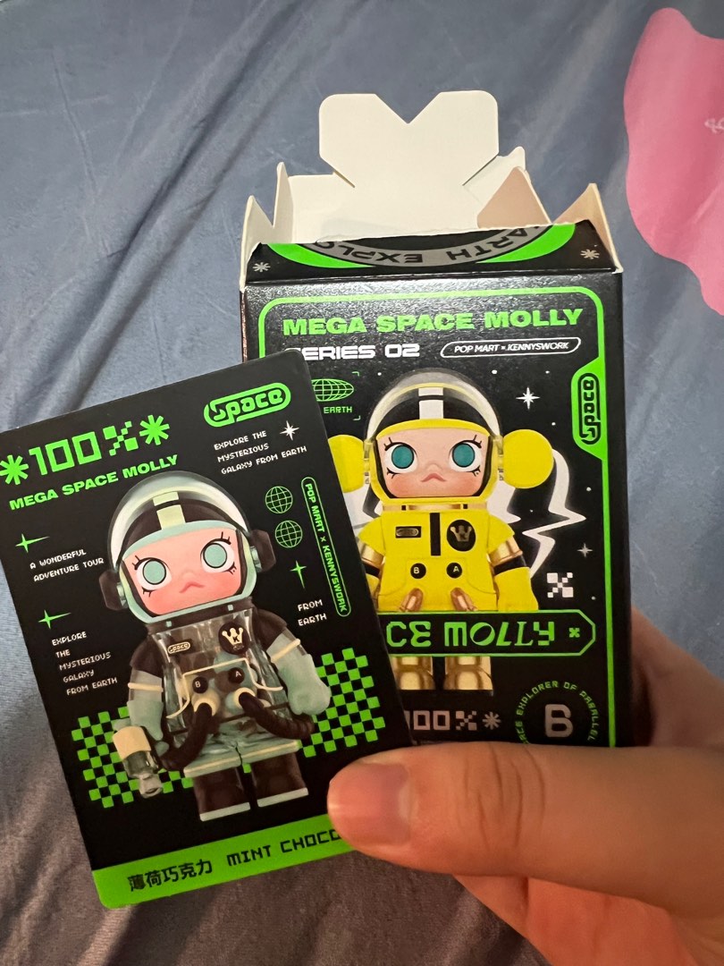 Mega Space Molly 100% Mint chocolate 原價放, 興趣及遊戲, 玩具 & 遊戲類 - Carousell
