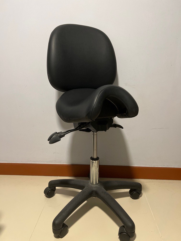 Movable chair, Furniture & Home Living, Furniture, Chairs on Carousell