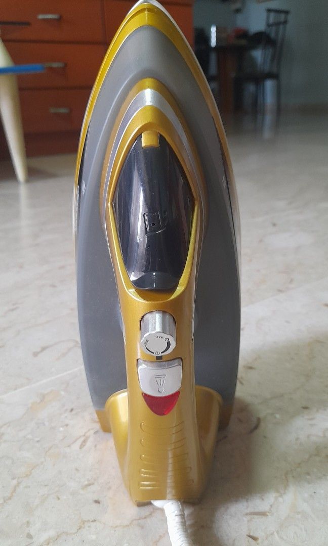 Phoenix Gold LB-112 Steam Iron, TV & Home Appliances, Irons & Steamers ...
