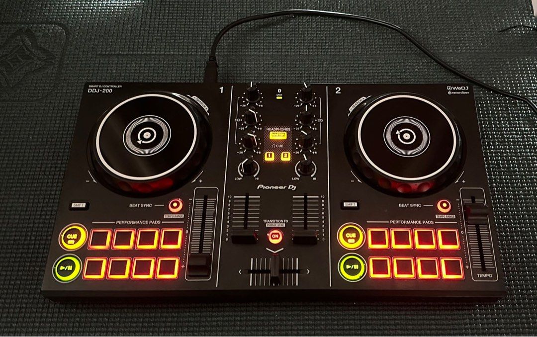 Pioneer DDJ-200 Smart DJ Controller, Hobbies & Toys, Music & Media ...