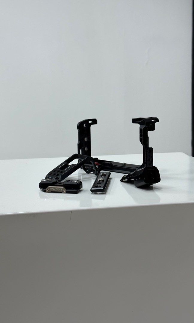 Tilta FX3/FX30 cage with SmallRig top handle kit, Photography, Video ...