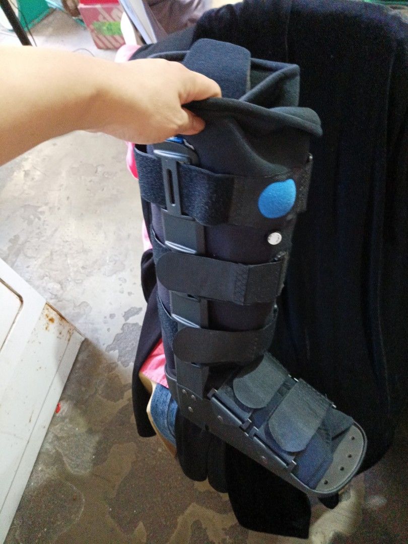 TYNOR WALKER BOOT AIRCAST on Carousell