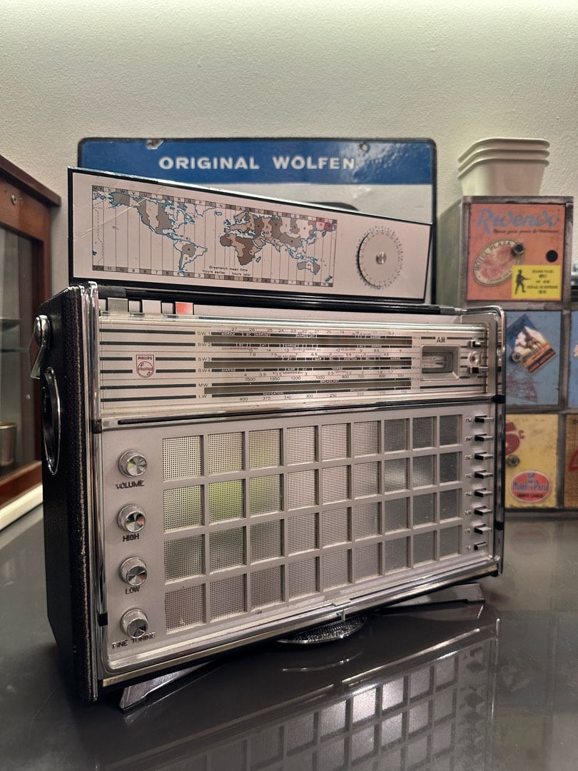 Vintage Philips 1960s James Bond Radio in the movie Diamonds Are ...