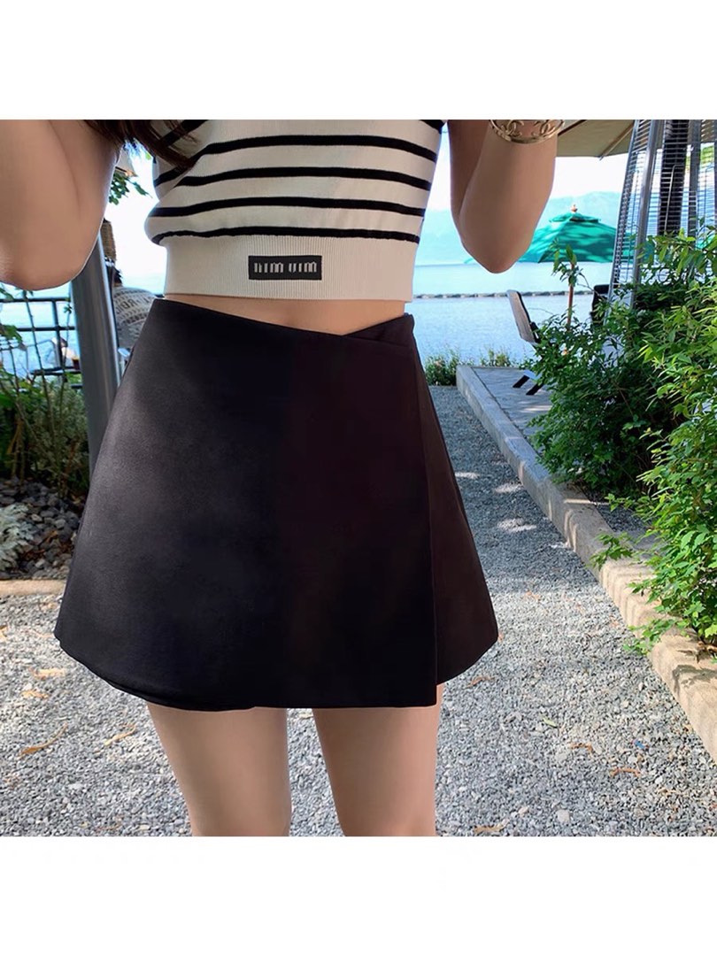 Black Skorts, Women's Fashion, Bottoms, Shorts on Carousell