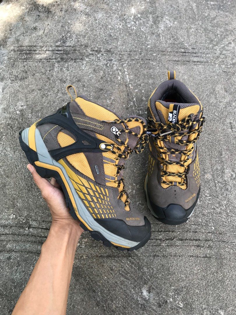 Black yak sepatu hiking sepatu gunung, Fesyen Pria, Sepatu , Sepatu ...