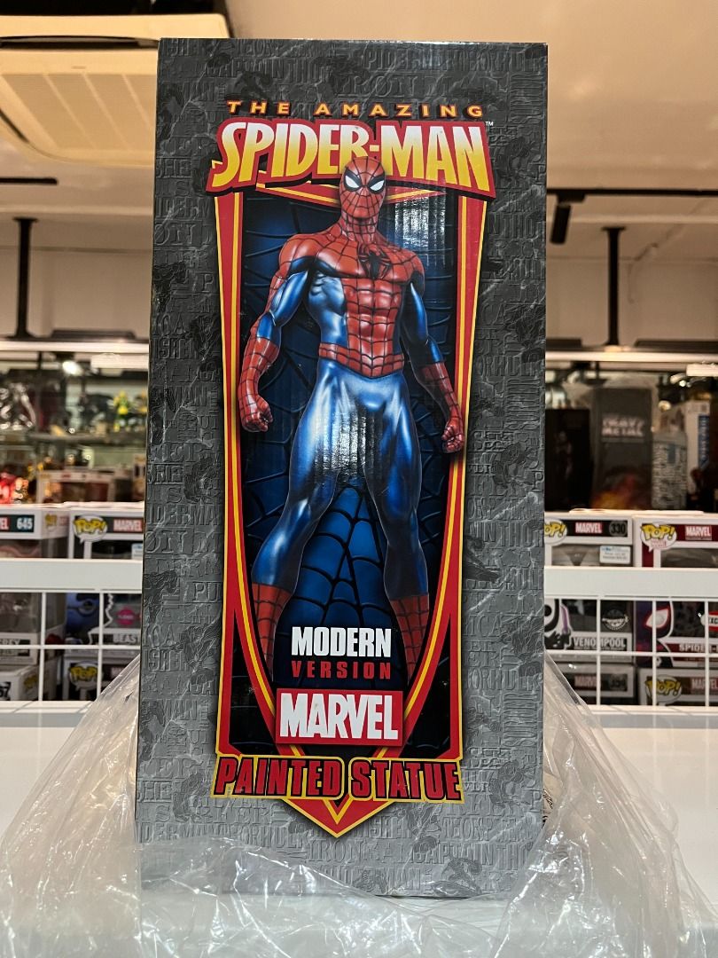 Bowen Statues Goliath yellow red variant giant man hawk eye museum ...