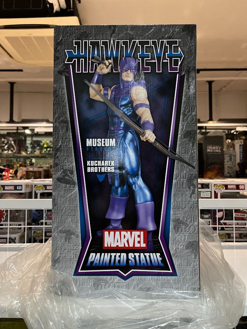 Bowen Statues Goliath yellow red variant giant man hawk eye museum ...