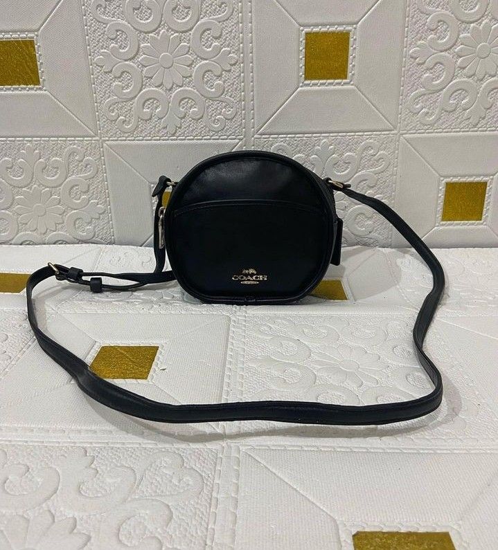 Coach full kulit asli, Fesyen Wanita, Tas & Dompet di Carousell