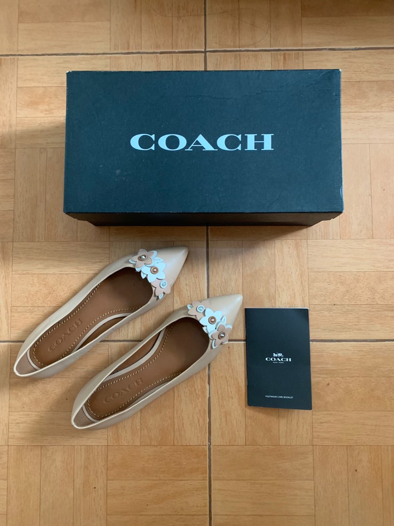 Coach Nude Flats, Women's Fashion, Footwear, Flats & Sandals on Carousell