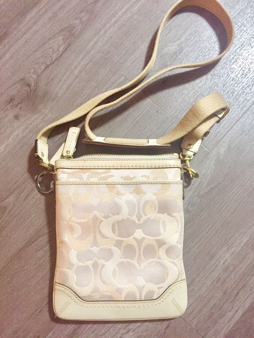 Coach Sling Cross body Bag Cream, Women's Fashion, Bags & Wallets, Cross-body Bags on Carousell