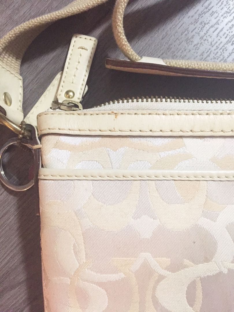 Coach Sling Cross body Bag Cream, Women's Fashion, Bags & Wallets, Cross-body Bags on Carousell