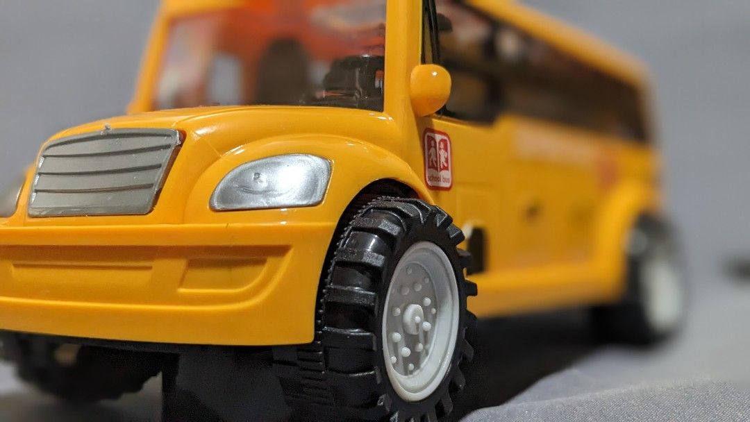 ELCTRONIC BUMP AND GO SCHOOL BUS VEHICLE MODEL TOY, Hobbies & Toys ...