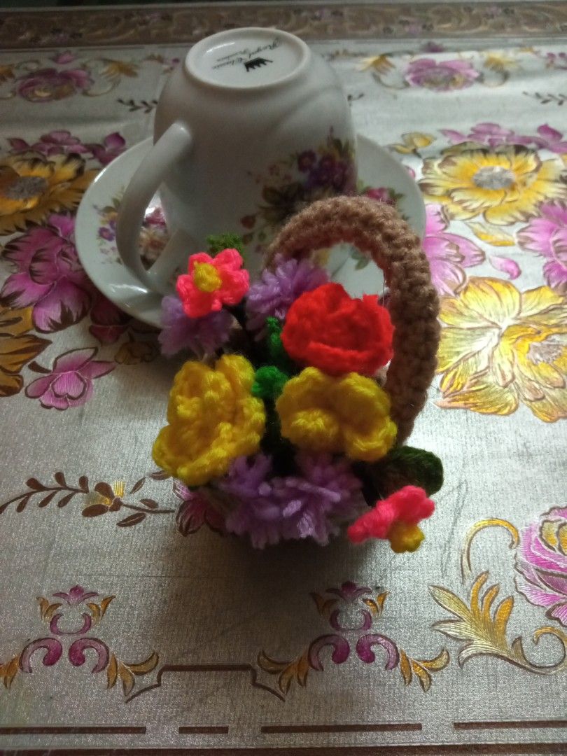 Handmade benang kait,Bunga bakul cute, Hobbies & Toys, Stationery ...