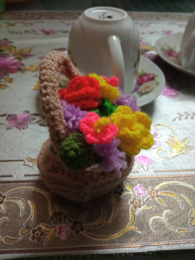 Handmade benang kait,Bunga bakul cute, Hobbies & Toys, Stationery ...