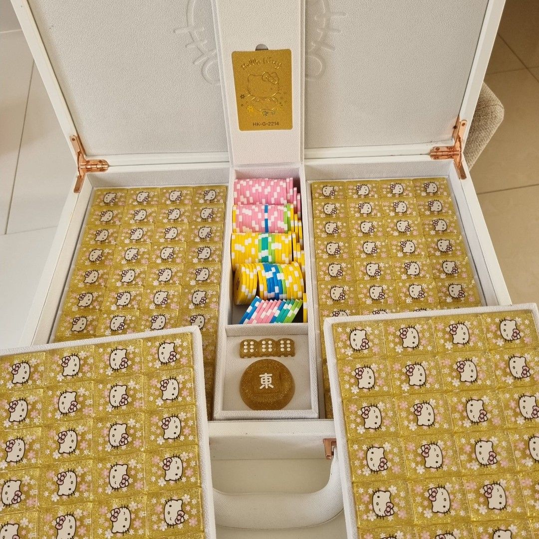 Hello Kitty Mahjong Set, Hobbies & Toys, Memorabilia & Collectibles ...