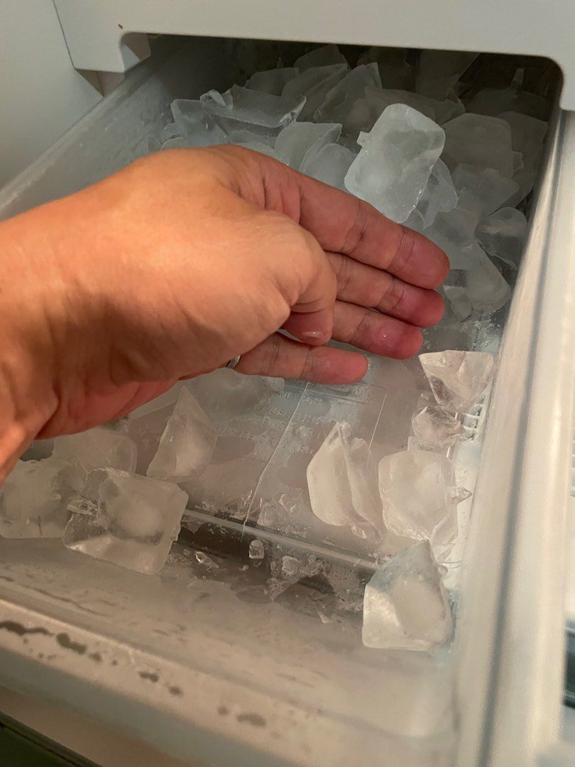 Hitachi R-W691FMSX GBK 2-door fridge with water dispenser and automatic ...