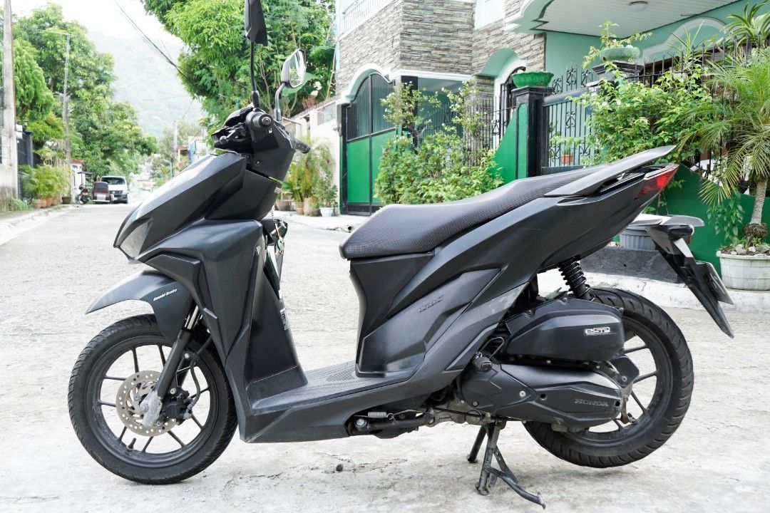HONDA CLICK V2 FI 2021 model- Black 11,000mileag, Motorbikes ...