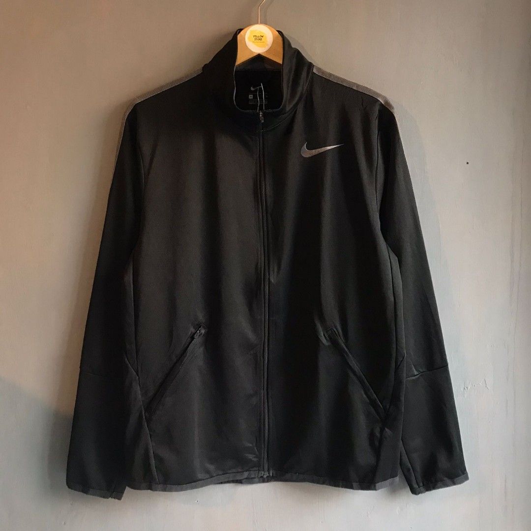 Nike Jacket tracktop, Fesyen Pria, Pakaian , Atasan di Carousell