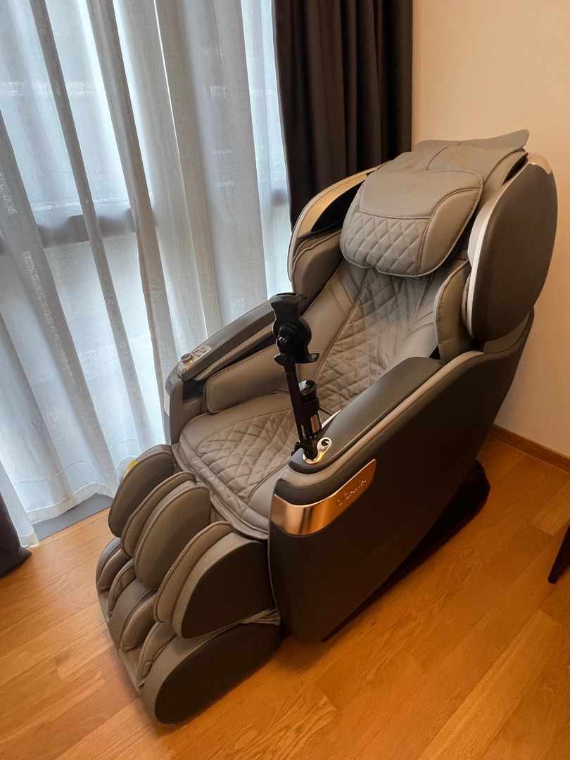 Ogawa Master Drive AI massage chair, Health & Nutrition, Massage ...