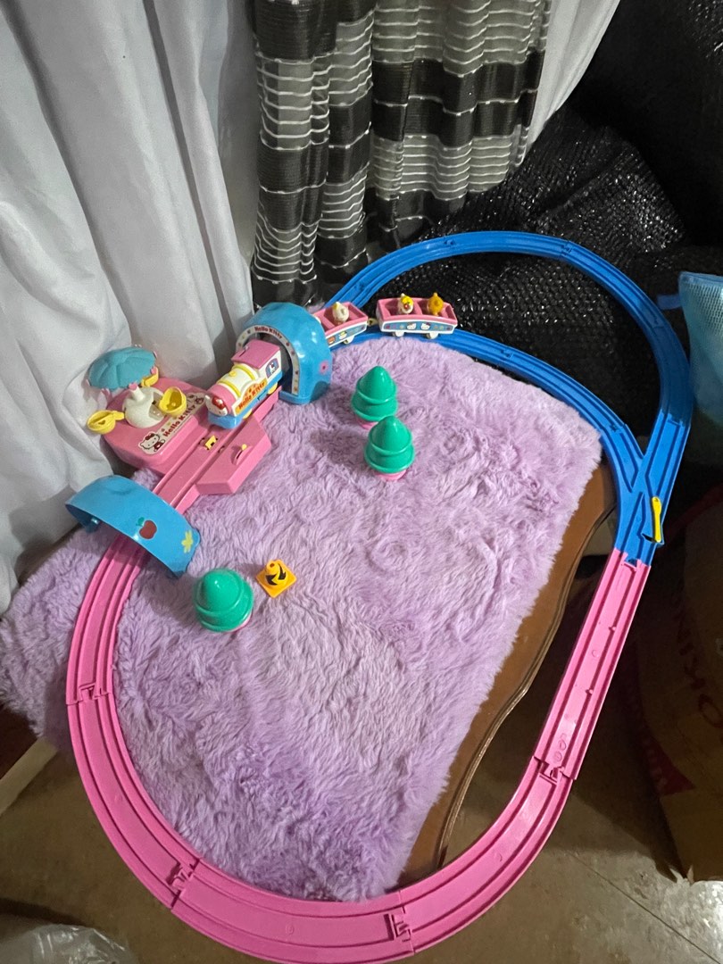Preloved Hello Kitty Train set on Carousell