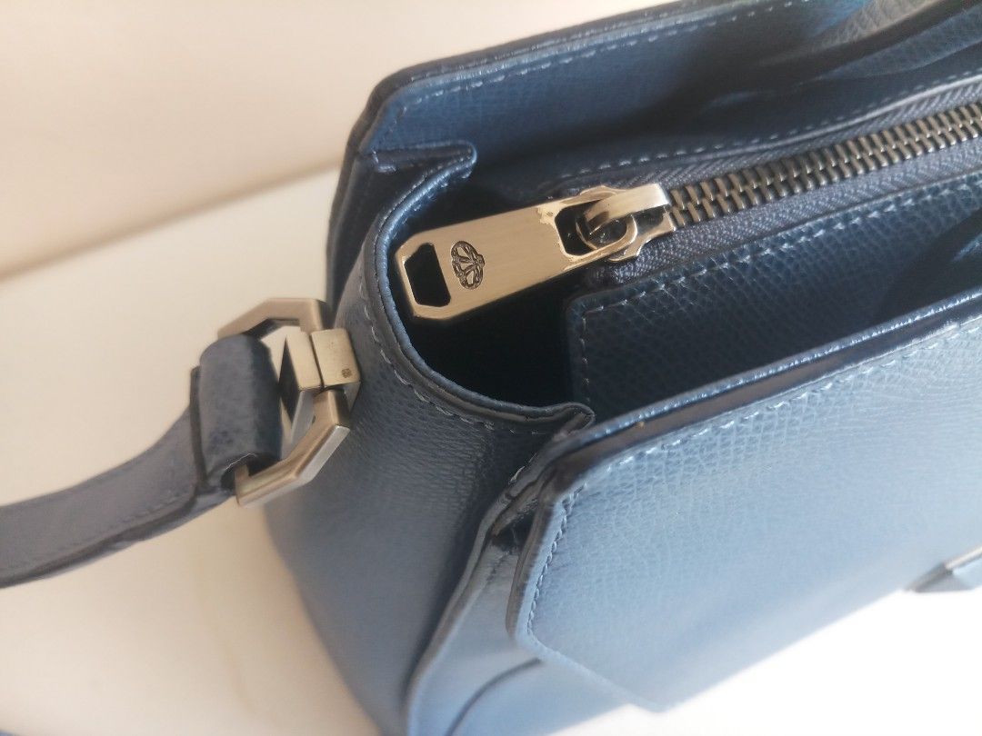 Preowned Decke Bag on Carousell