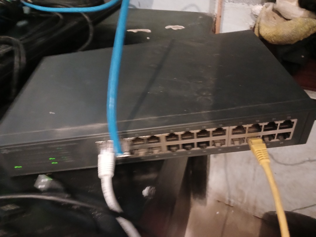 Pt link 24 port and htb3100, Computers & Tech, Parts & Accessories ...