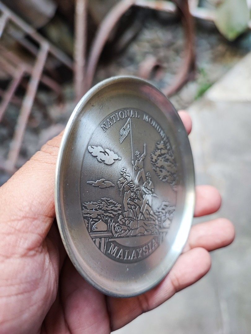 Royal Selangor Pewter Coaster War Memorial, Antik, Pajangan di Carousell