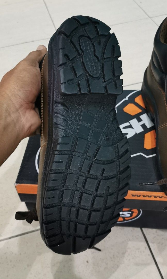 Safty boot KRUSHERS, Women's Fashion, Footwear, Boots on Carousell