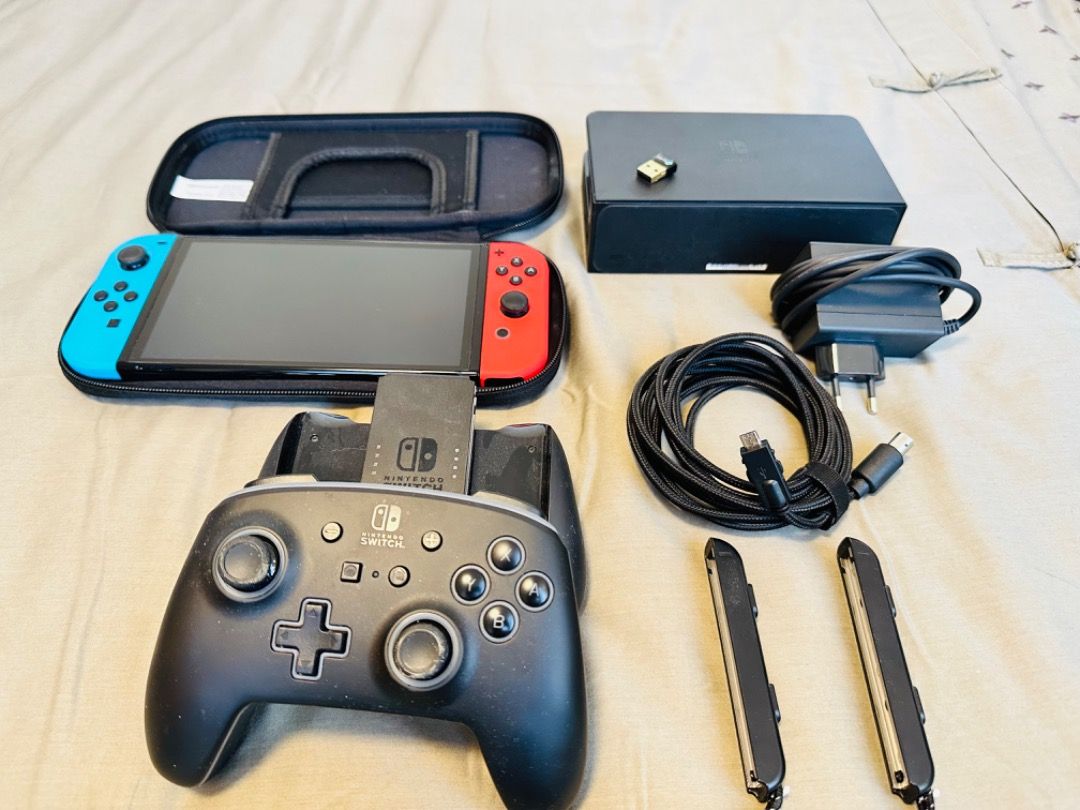 Switch OLED with extra controller and joy-con extenders, Video Gaming ...