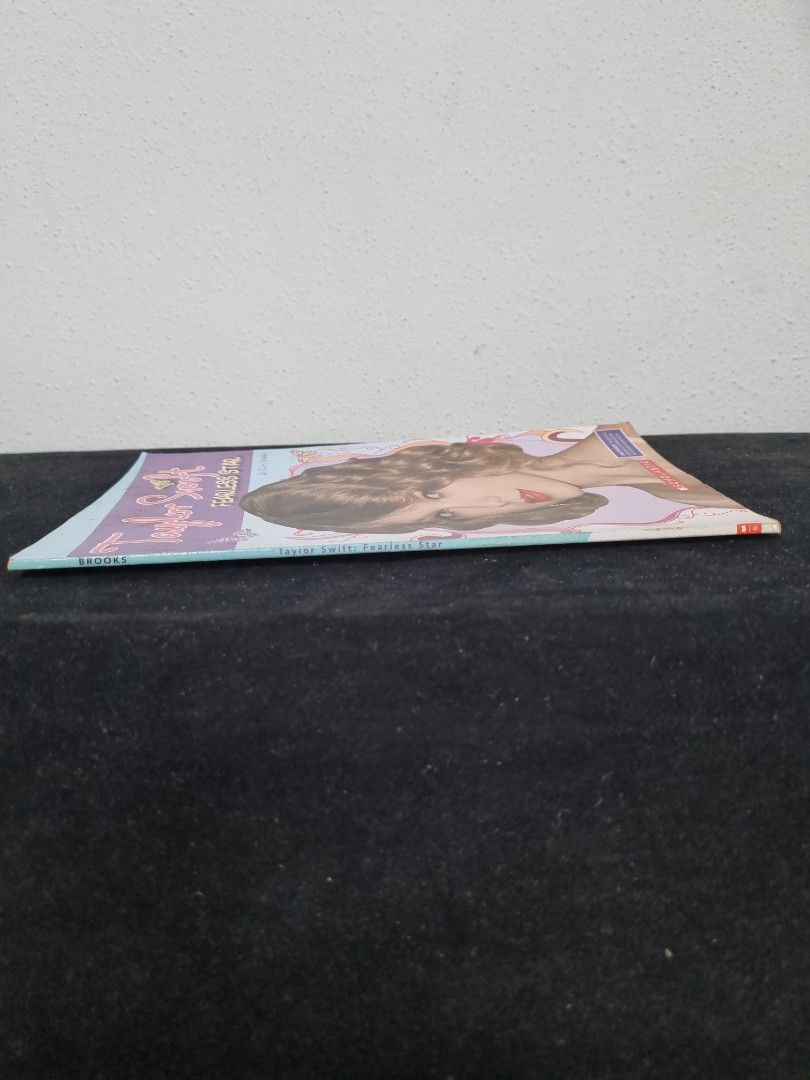 Taylor Swift Book - Fearless Star by Riley Brooks, Hobbies & Toys ...