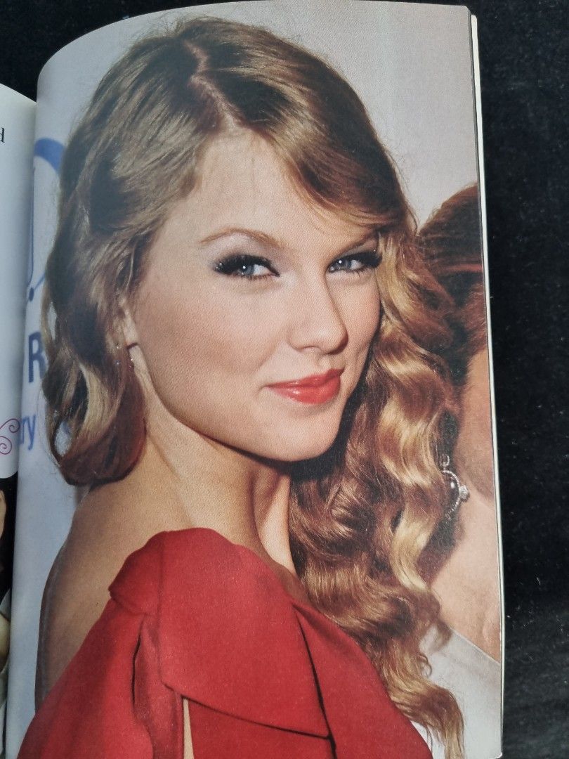 Taylor Swift Book - Fearless Star by Riley Brooks, Hobbies & Toys ...