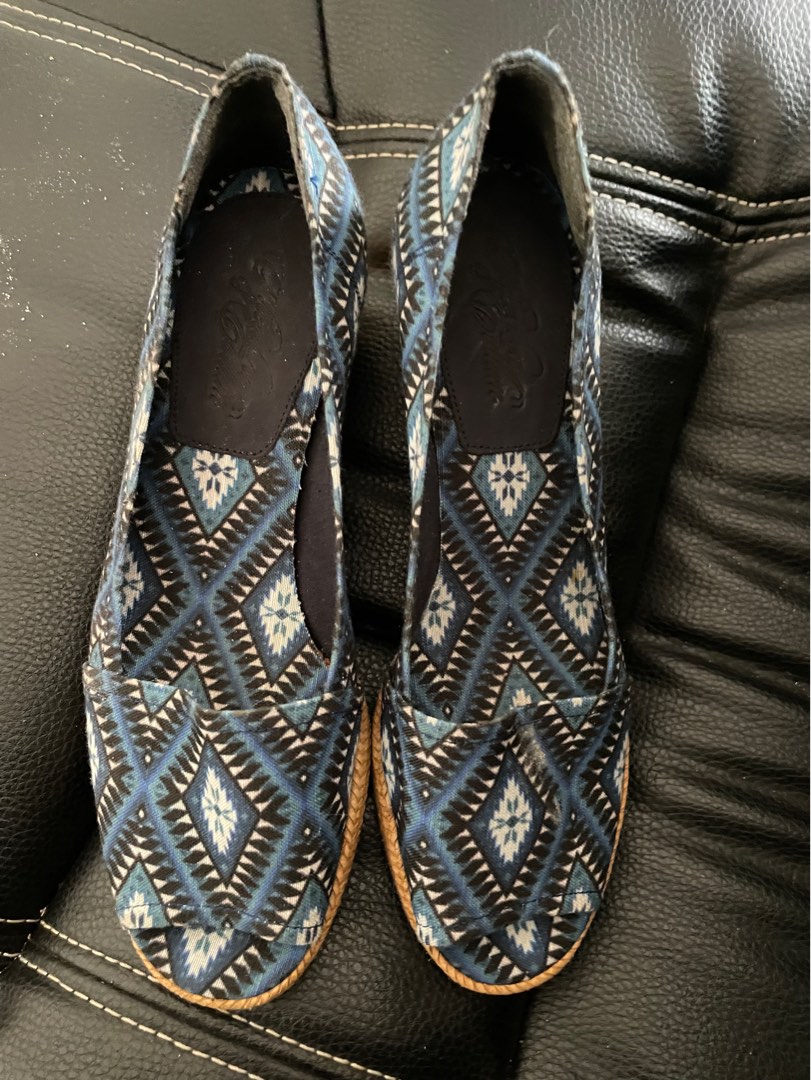 Theodore and Callum by stuart weitzman, Fesyen Wanita, Sepatu di Carousell