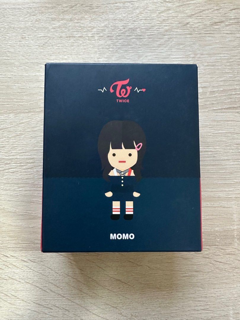 TWICE MOMO （已絕版 ）signal figure, 興趣及遊戲, 收藏品及紀念品, 韓流 - Carousell