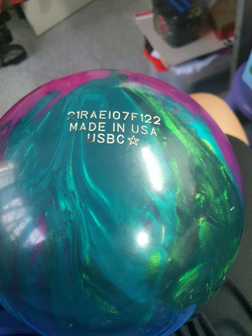 UFO alert bowling ball 15lbs, Sports Equipment, Sports & Games ...