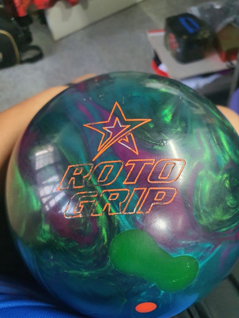 UFO alert bowling ball 15lbs, Sports Equipment, Sports & Games ...