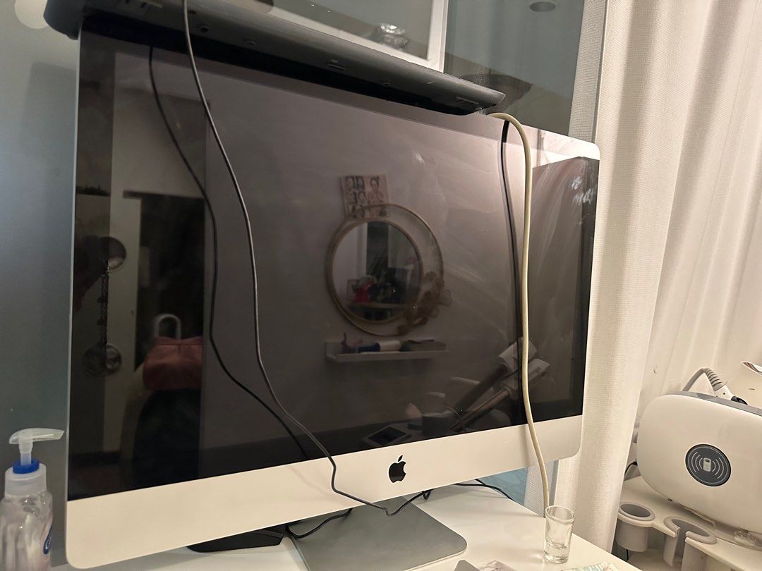 Apple desk top old model, Computers & Tech, Desktops on Carousell