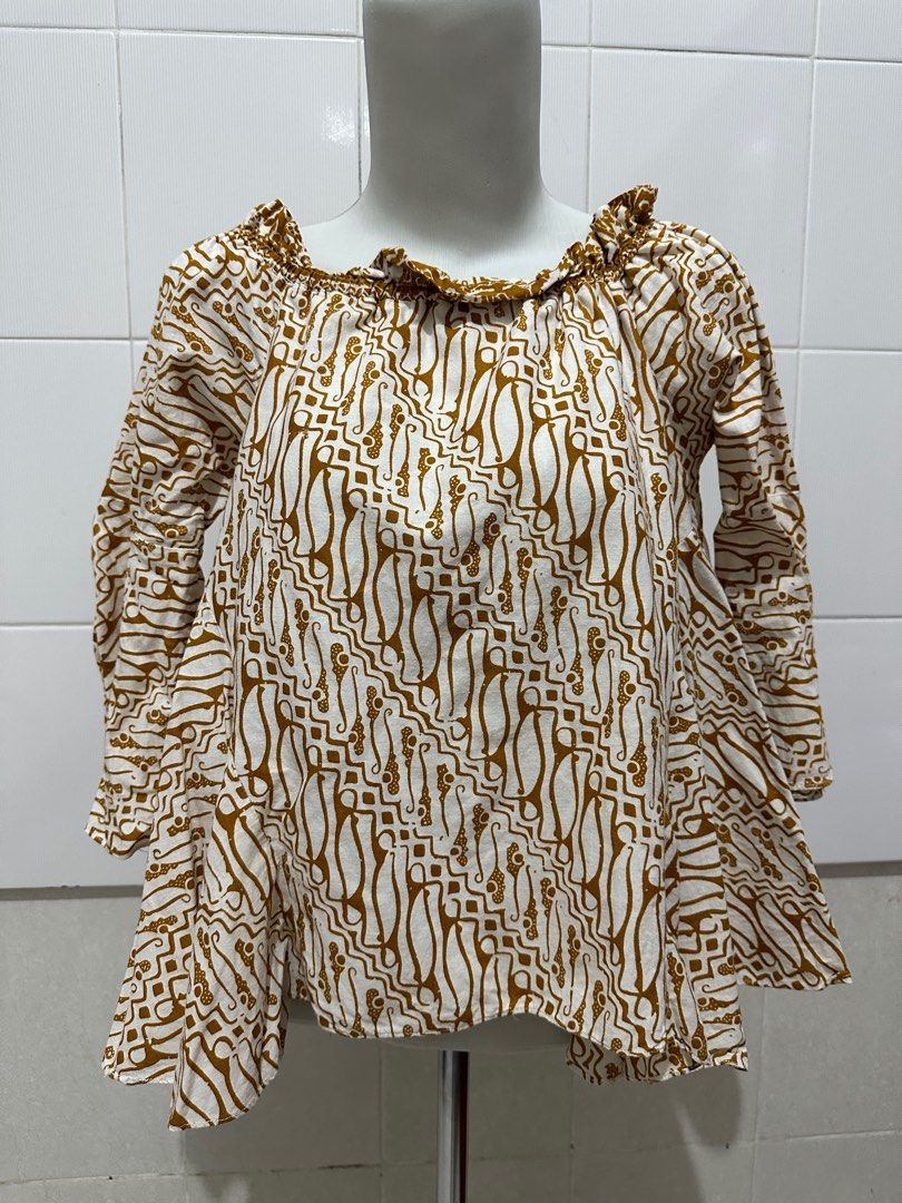 ATASAN BATIK sabrina, Fesyen Wanita, Pakaian Wanita, Atasan di Carousell