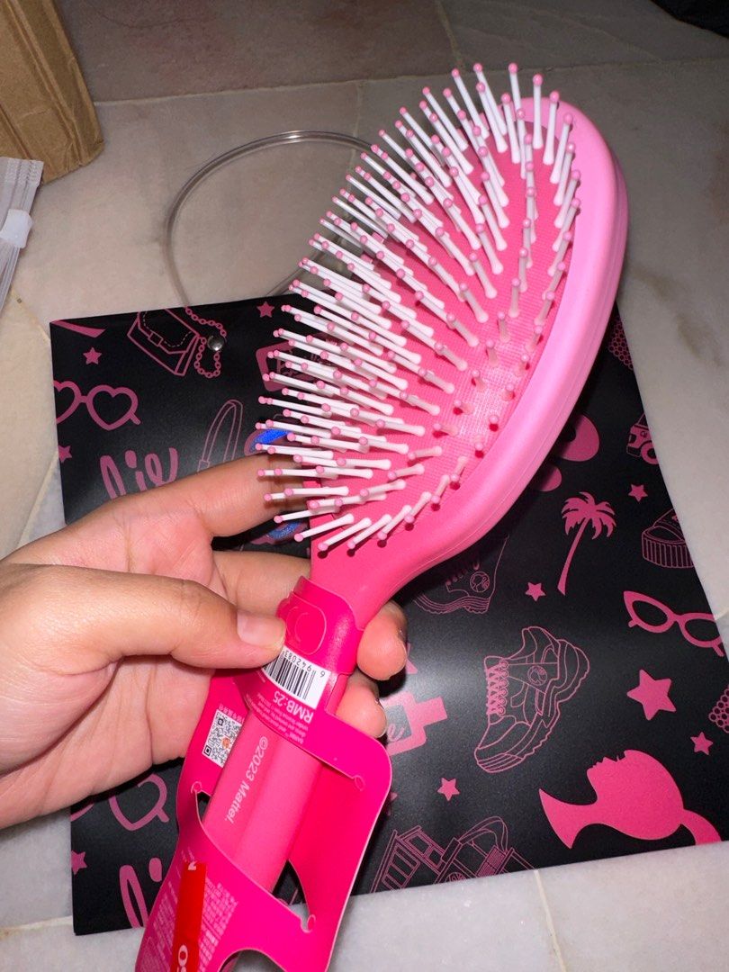Barbie x Miniso hair comb, Beauty & Personal Care, Hair on Carousell