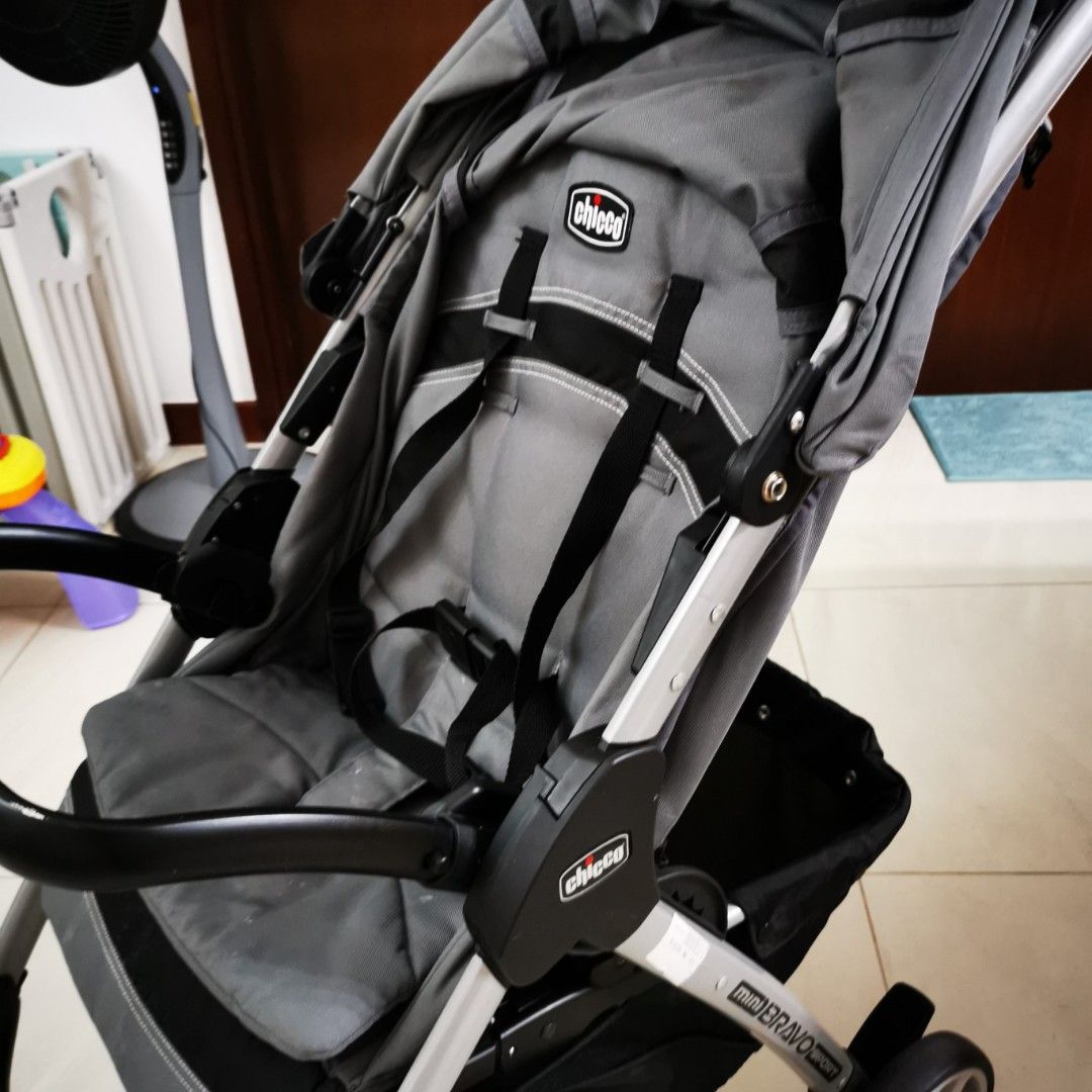 Chicco Mini Bravo Sport Travel System stroller with infant car seat and ...