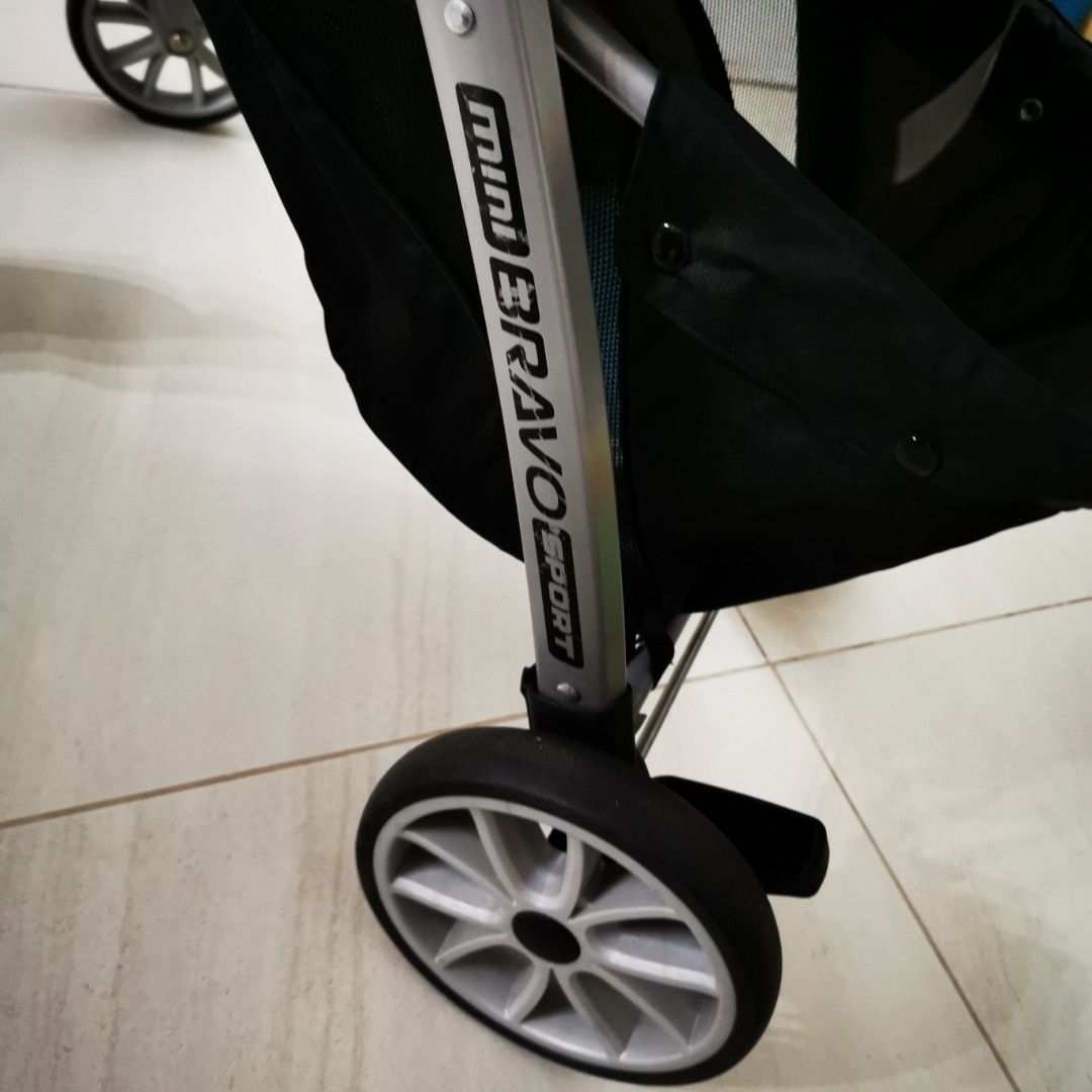 Chicco Mini Bravo Sport Travel System stroller with infant car seat and ...