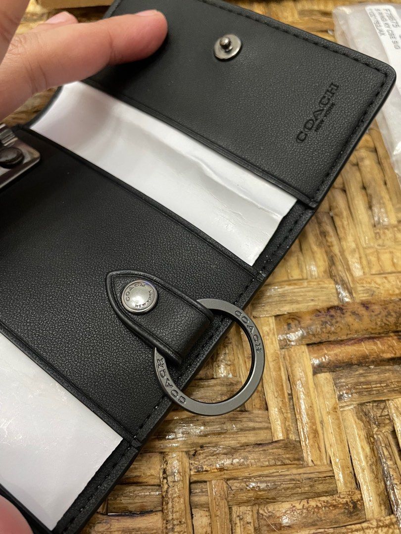 coach 5 key case in tan, Men's Fashion, Watches & Accessories, Wallets ...