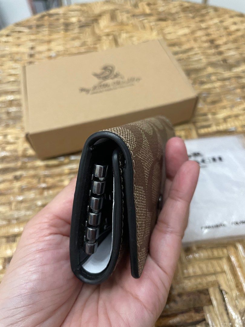 coach 5 key case in tan, Men's Fashion, Watches & Accessories, Wallets ...