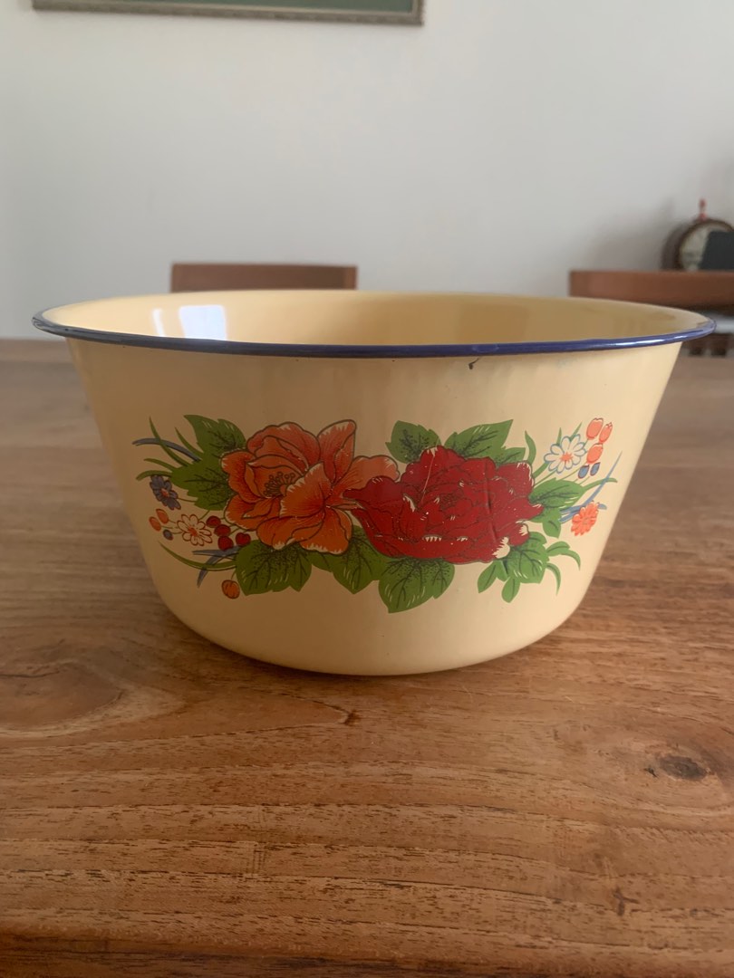 Enamel basin, Hobbies & Toys, Memorabilia & Collectibles, Vintage ...