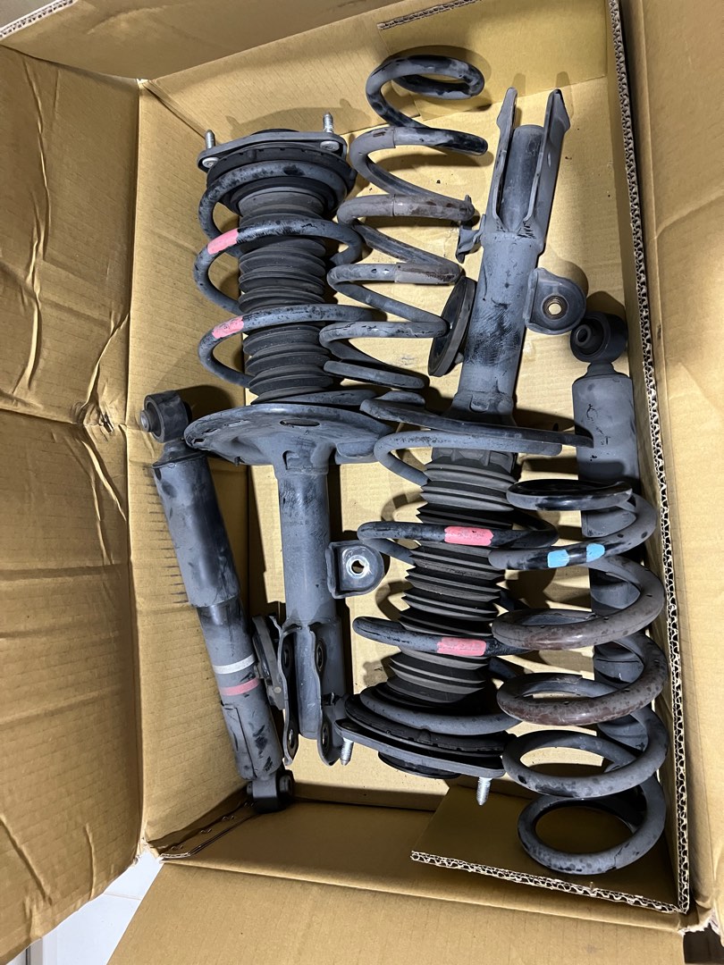 Harrier xu60 absorber set from recon car, Auto Accessories on Carousell