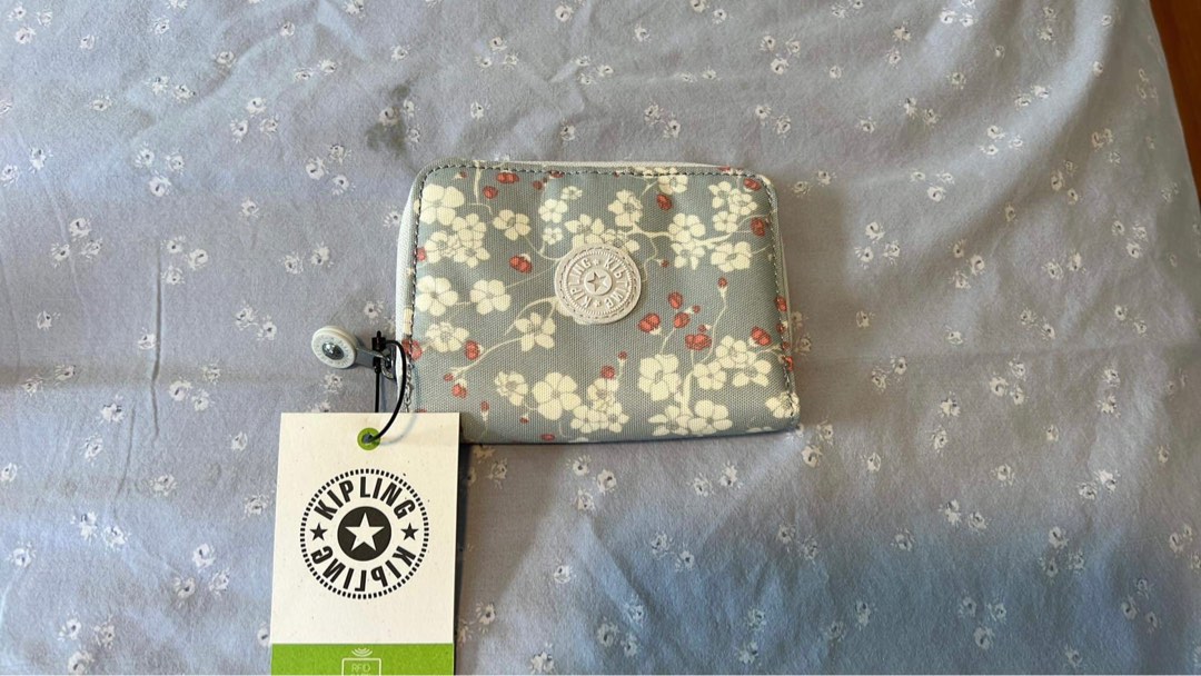 Kipling small wallet on Carousell