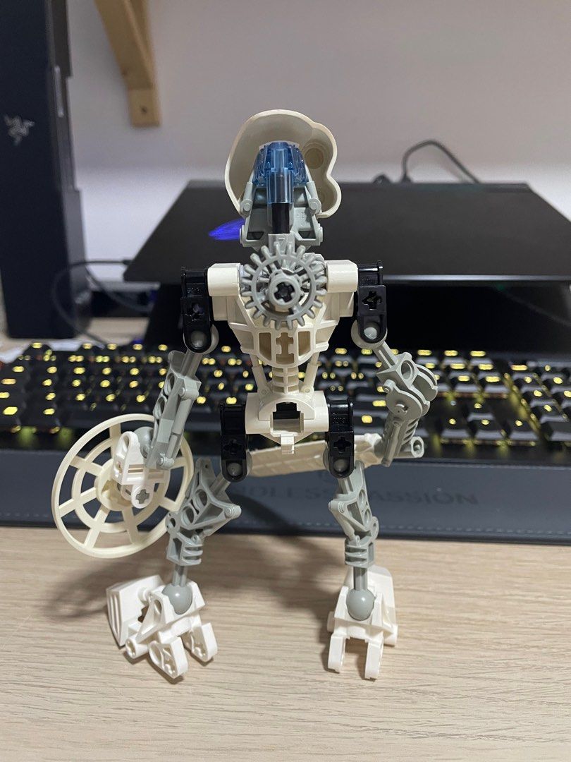 Lego Bionicle Toa Kopaka 8536, Hobbies & Toys, Toys & Games on Carousell