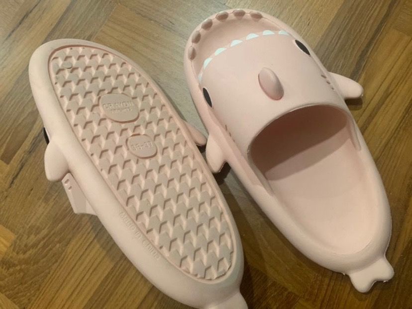 Light pink shark slides, Women's Fashion, Footwear, Flipflops and ...