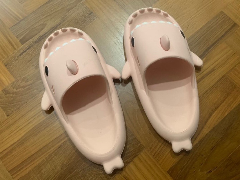 Light pink shark slides, Women's Fashion, Footwear, Flipflops and ...