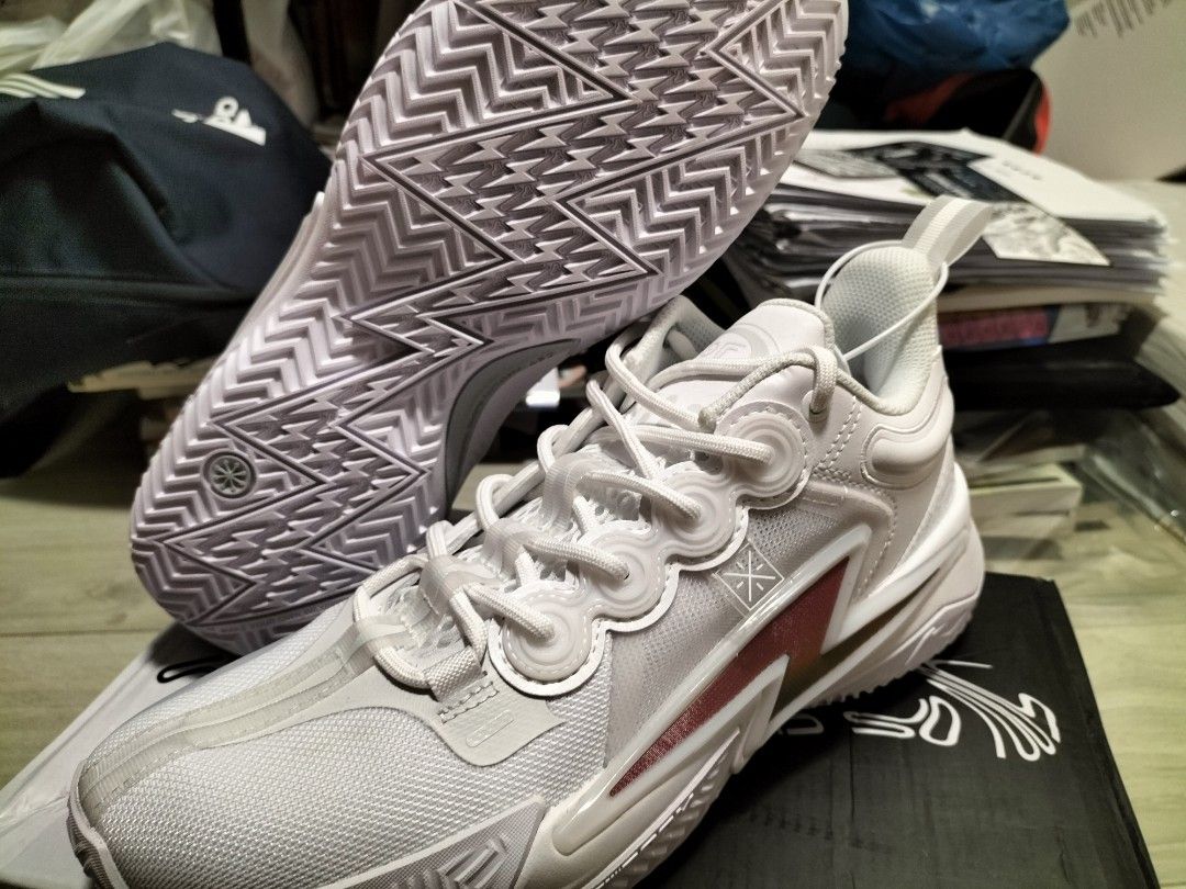 Lining son of flash, Men's Fashion, Footwear, Sneakers on Carousell