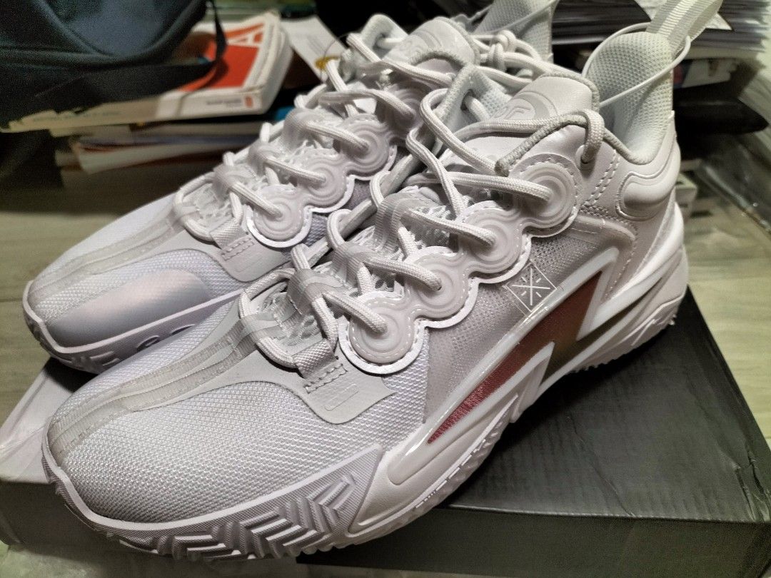 Lining son of flash, Men's Fashion, Footwear, Sneakers on Carousell